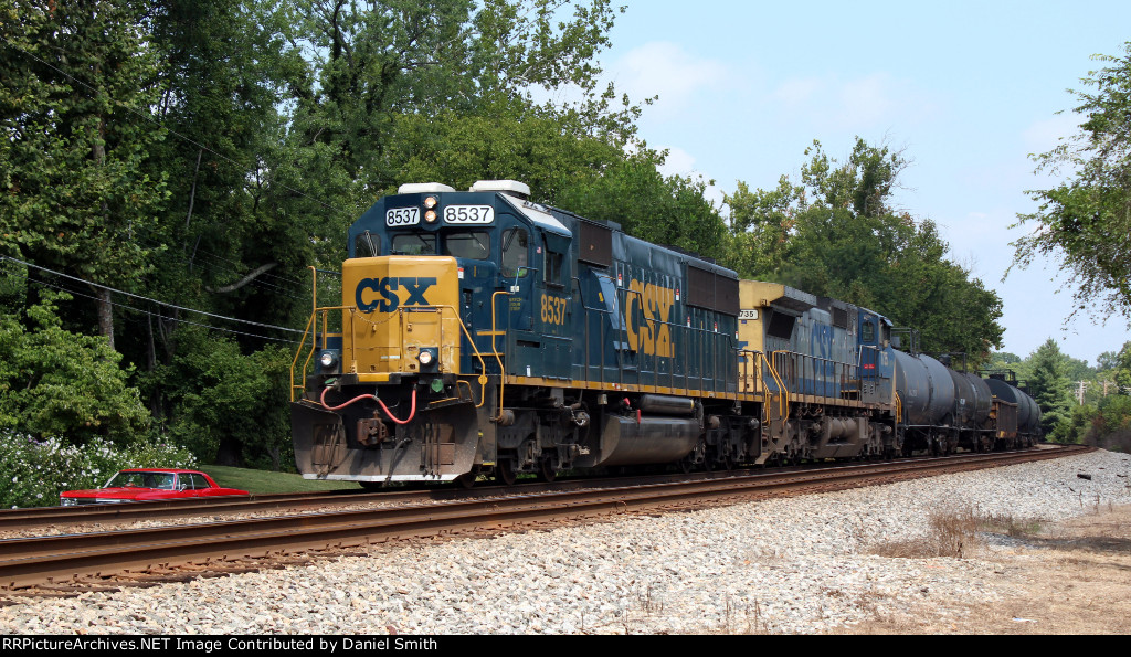 CSX 8537 leads J785 south-bound